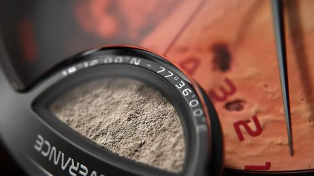 Lanzan reloj con meteorito de Marte avalado por la NASA - Zombisnes