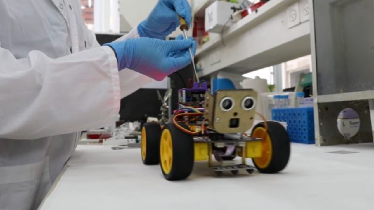 Crean robot capaz de detectar y diferenciar olores - Zombisnes